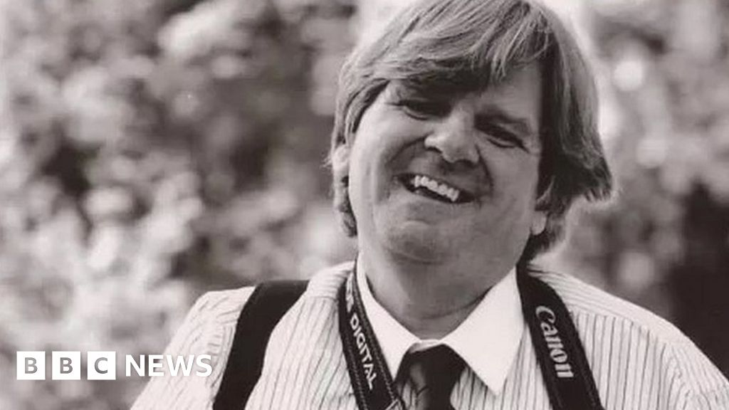 Cyclist killed in Erith lorry crash named - BBC News