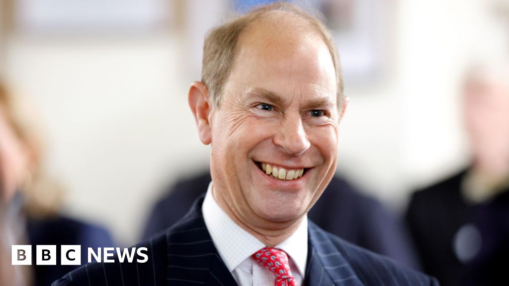 The Duke of Edinburgh meets young people in Crawfordsburn - BBC News