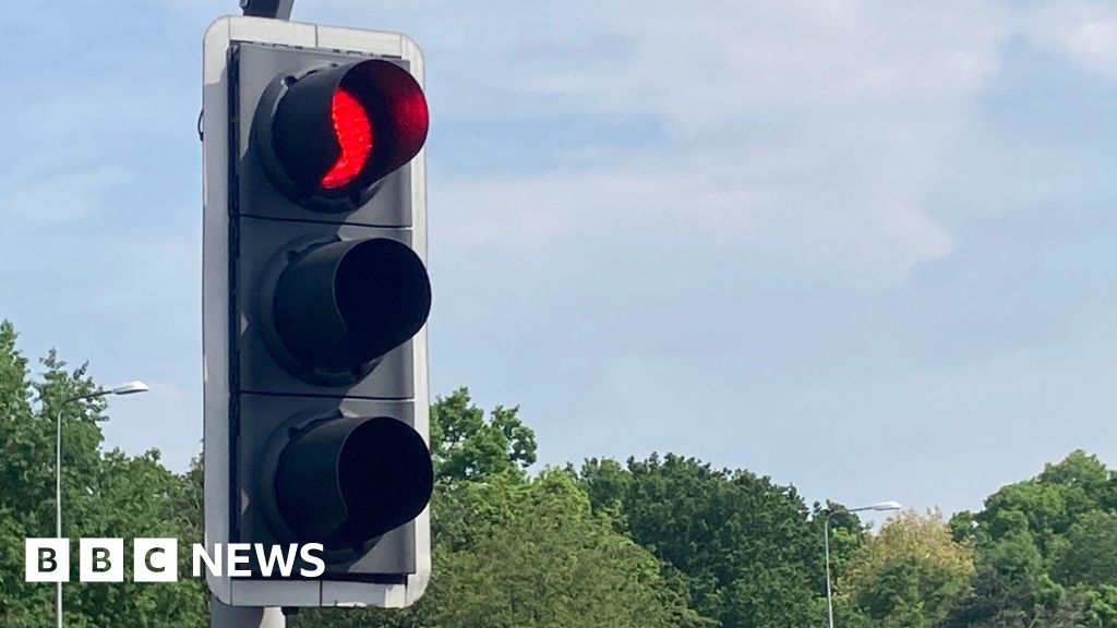 Lancashire councils get funds to update old traffic lights - BBC News