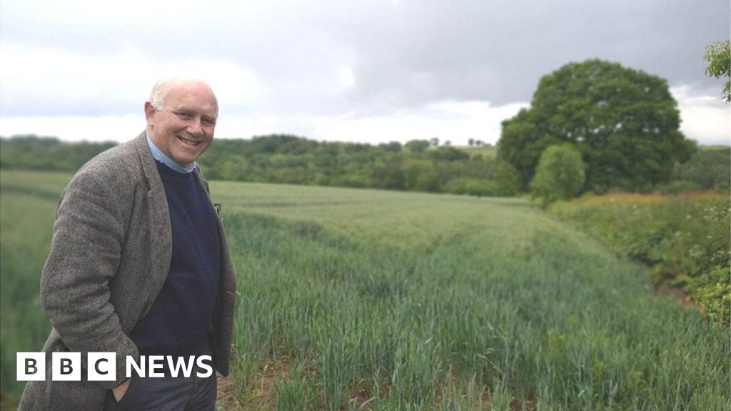 Pilot returns to Bridgnorth site of crop spraying crash