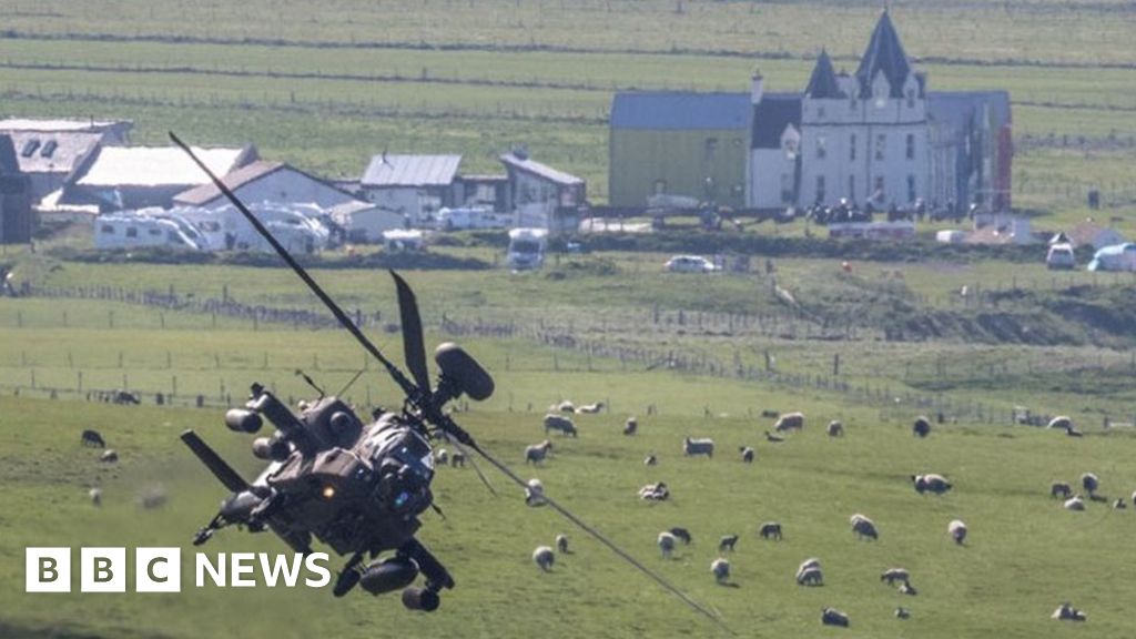 Apache squadron training in the Highlands - BBC News