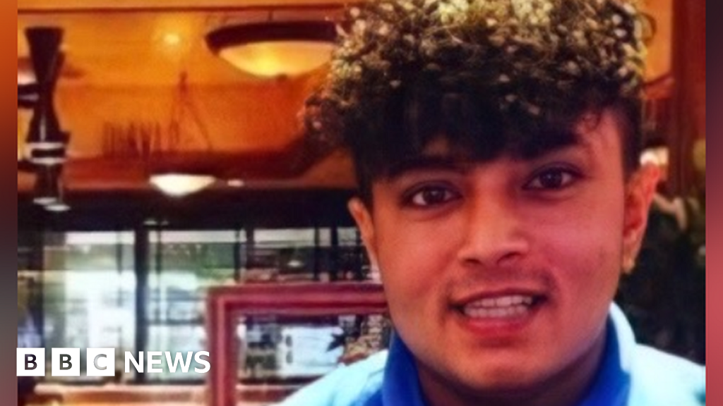 Shafiul Islam death: Men jailed over robbery killing - BBC News