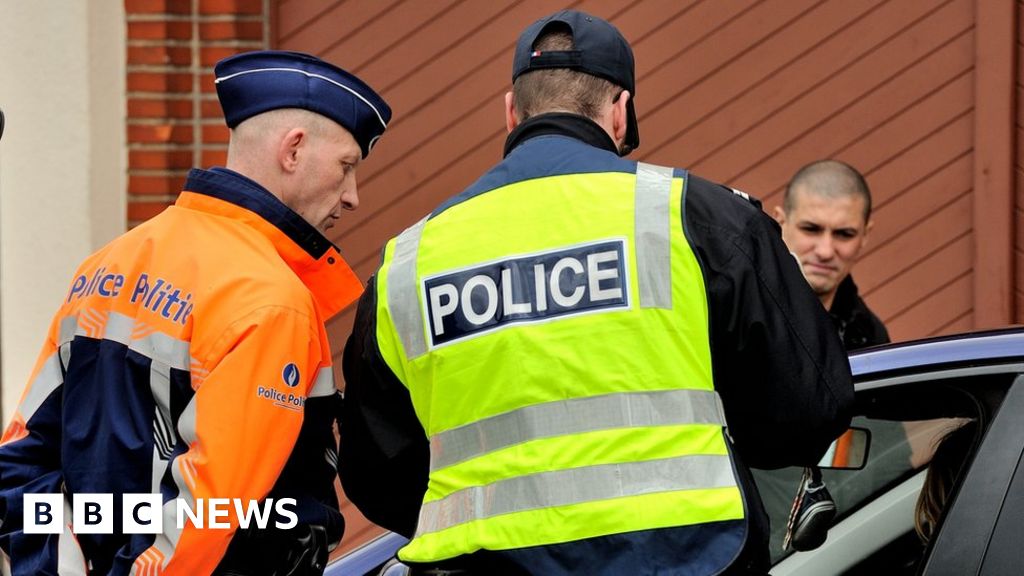 UN climate conference: France to impose border controls - BBC News