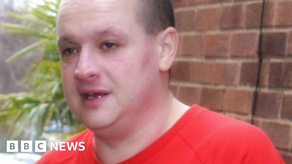 Northampton stabbing: Family pay tribute to victim - BBC News