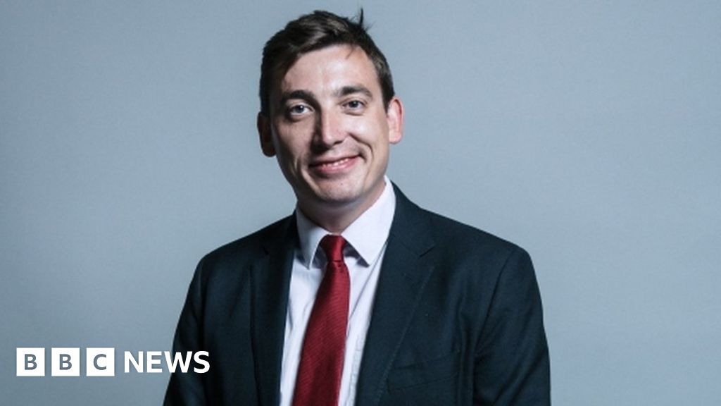 Jeremy Corbyn: Gavin Shuker vote 'not start of deselection' - BBC News