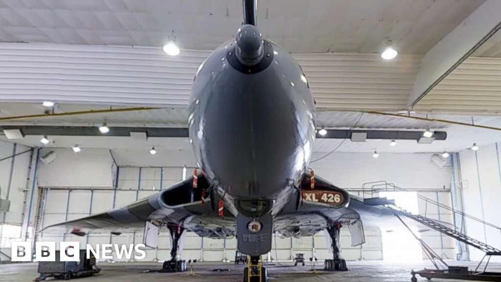 Vulcan Bomber brought to life in virtual tour - BBC News