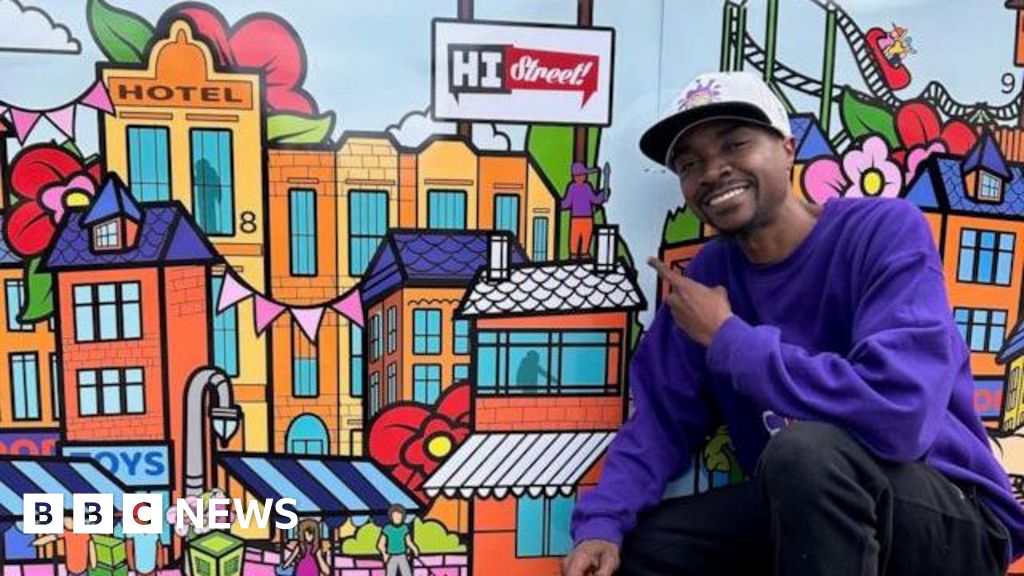 Artists transform Kettering town centre with street art - BBC News