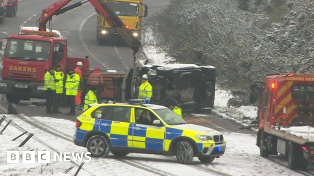 Van driver killed in A34 Tot Hill crash