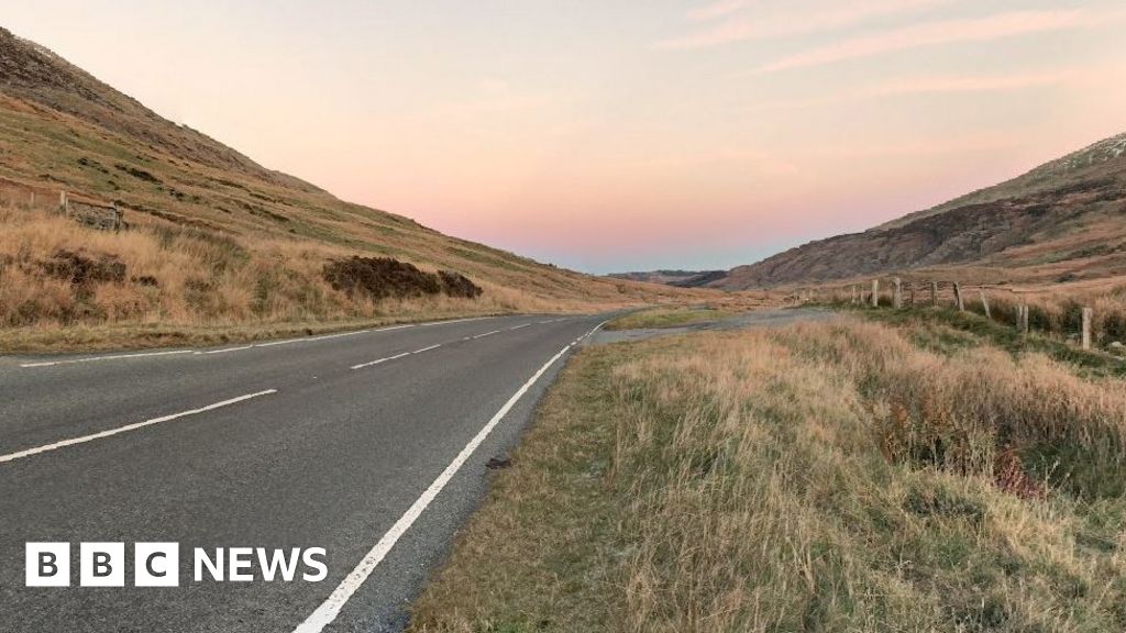 Boy, 17, dies after two-vehicle Capel Curig crash - BBC News