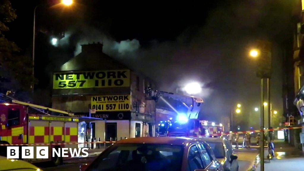 Fire breaks out in derelict Maryhill pub - BBC News