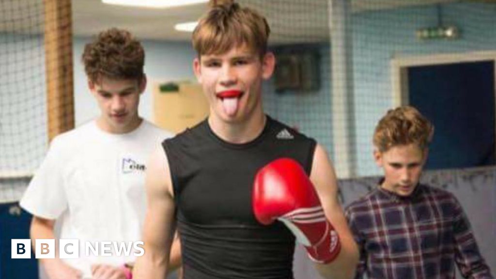 Eddie Bilbey: Death of young boxer prompts fundraiser - BBC News