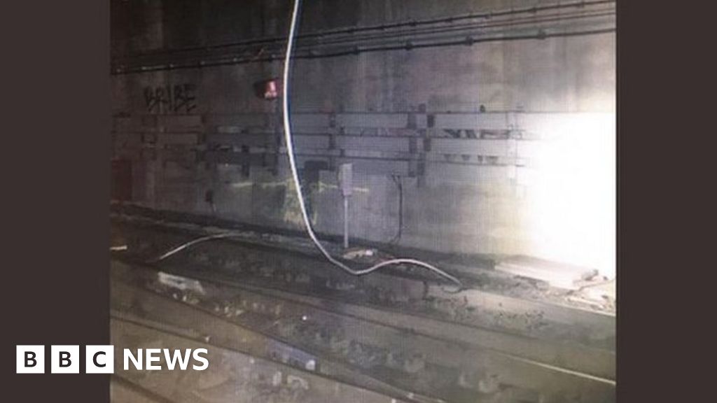 Thameslink disruption: London trains halted by 'multiple incidents ...