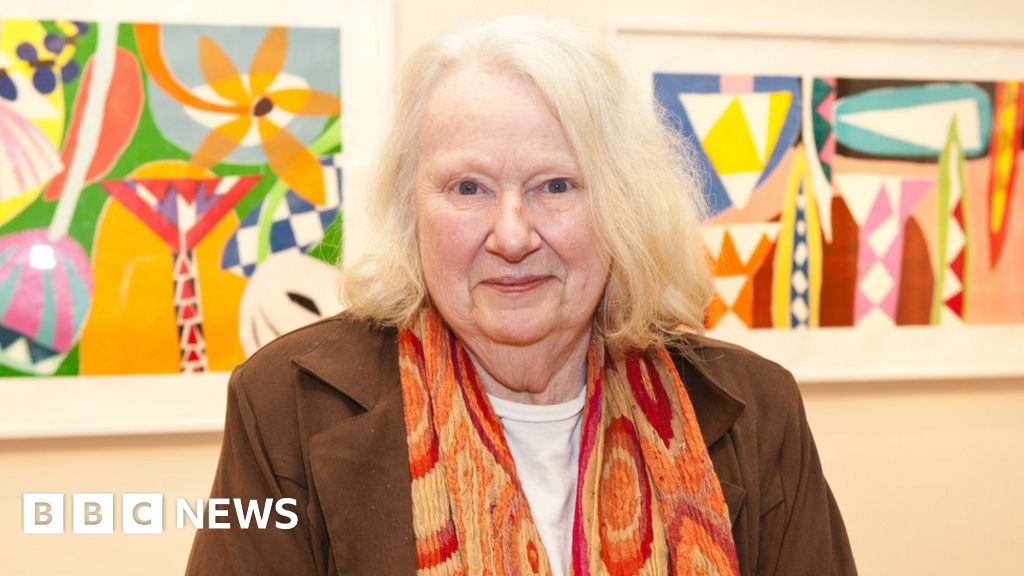 Gillian Ayres: Trailblazing abstract artist dies at 88 - BBC News
