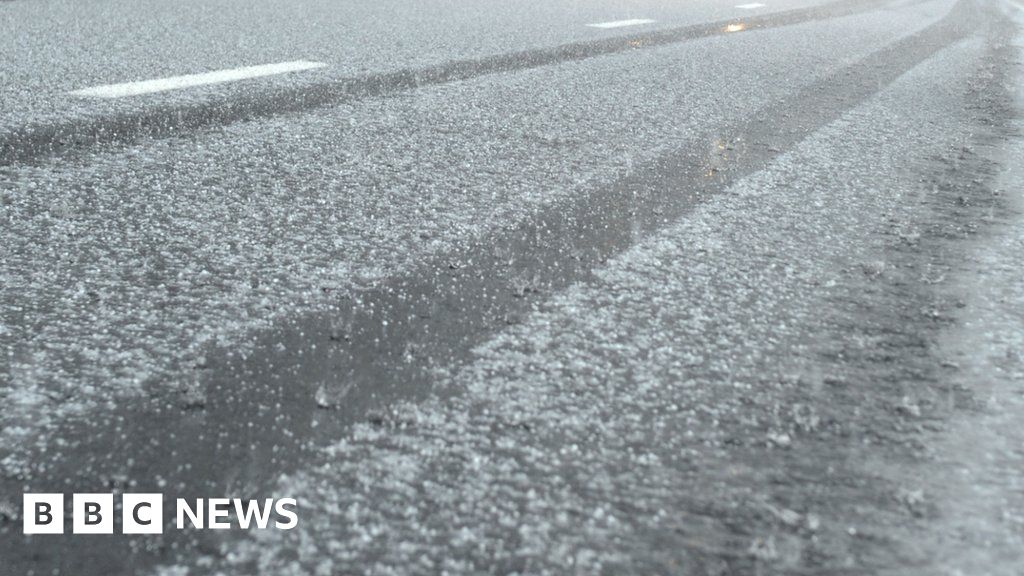'Freak hail showers' cause A74(M) crashes - BBC News