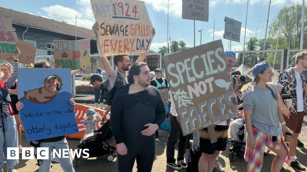 Anti-sewage activists stage 'paddle out protest' in Bristol