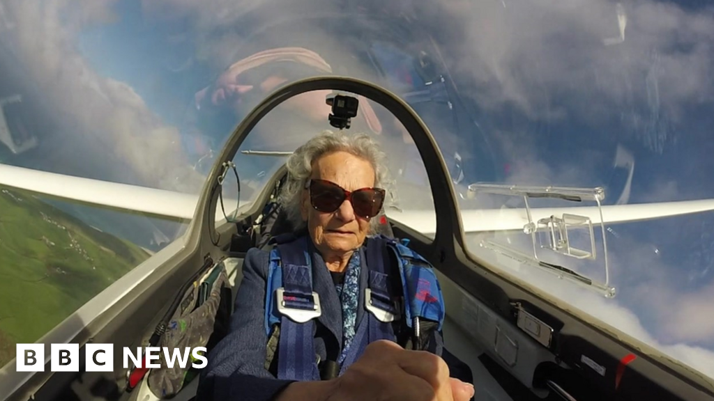 RAF veteran, 99, takes to the skies for charity - BBC News