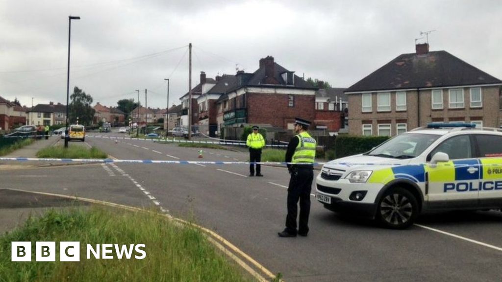 Sheffield shooting: Teenager injured in Woodthorpe area - BBC News