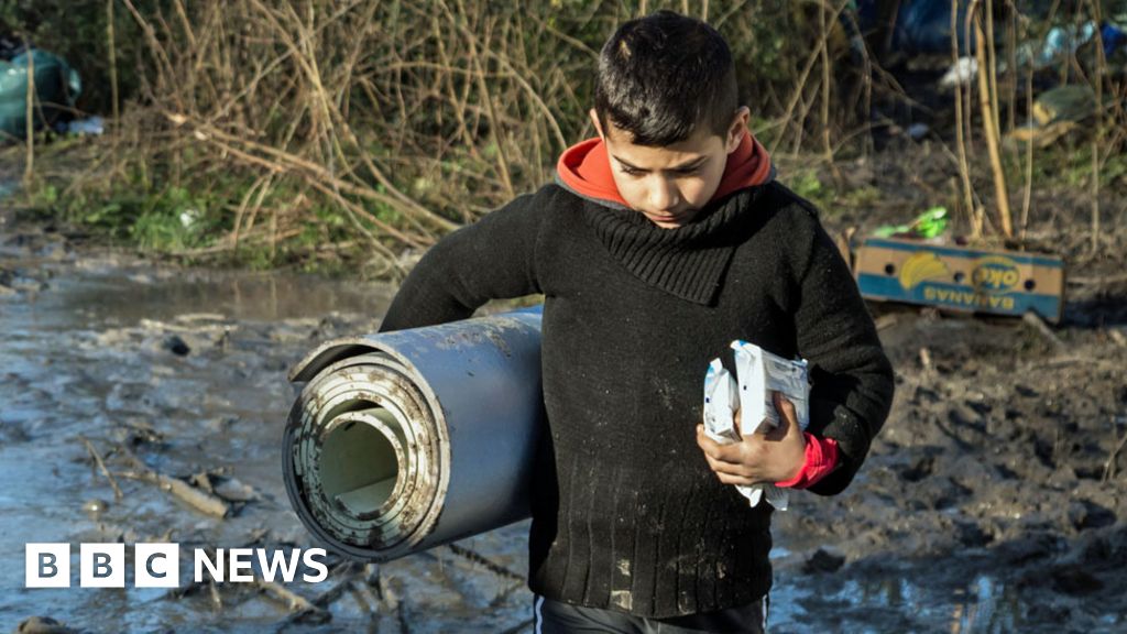 Warning over cost of caring for young asylum seekers - BBC News