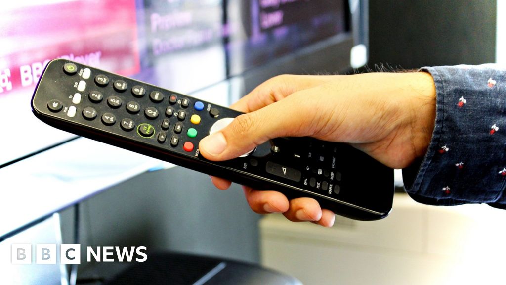Red Button 'at risk' from £150m BBC cuts - BBC News