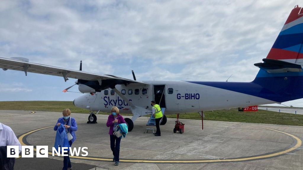 Isles of Scilly pilot strikes called off after resolution - BBC News
