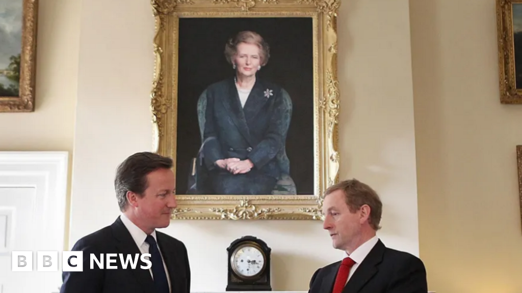 PM says removal of Thatcher painting 'not about her' - BBC News
