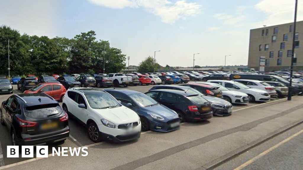 Barnsley: Standardised car park prices to launch across town - BBC News