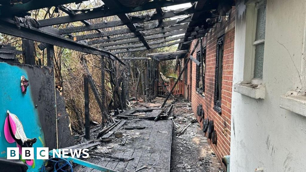 Clacton community hall badly damaged by fire - BBC News