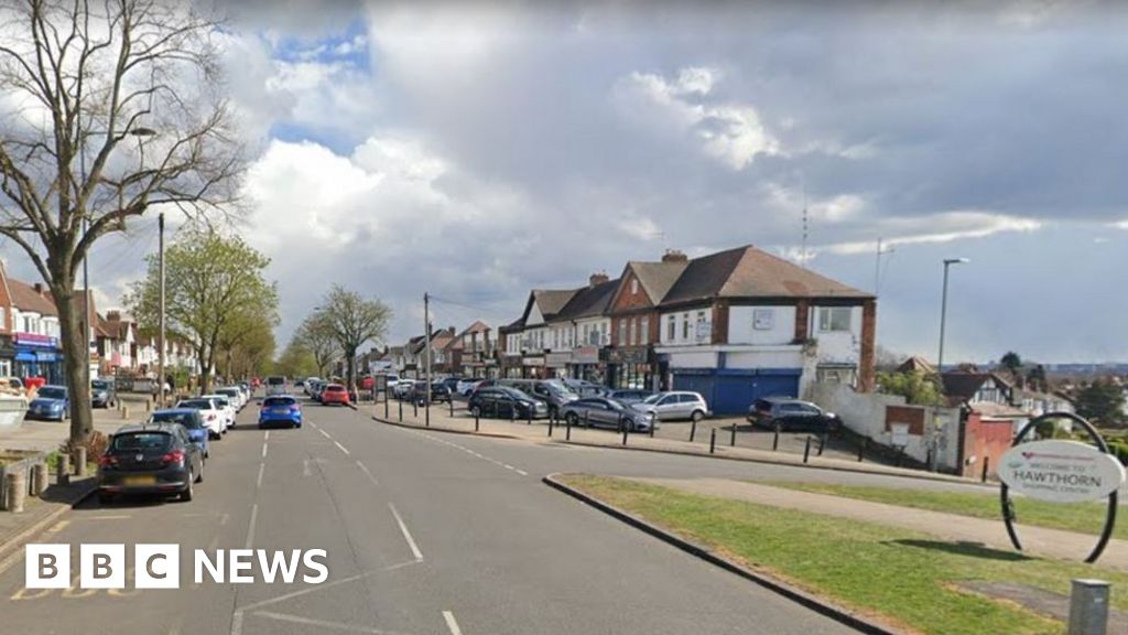 Kingstanding: Several injured in Birmingham bus crash - BBC News