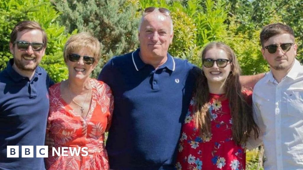 Bench unveiled in Billericay pub for Grace Millane and father - BBC News