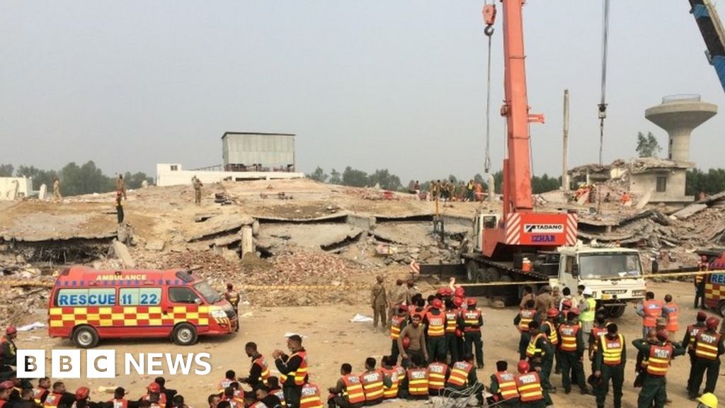 Pakistan Lahore factory collapse: Hopes dim for survivors - BBC News
