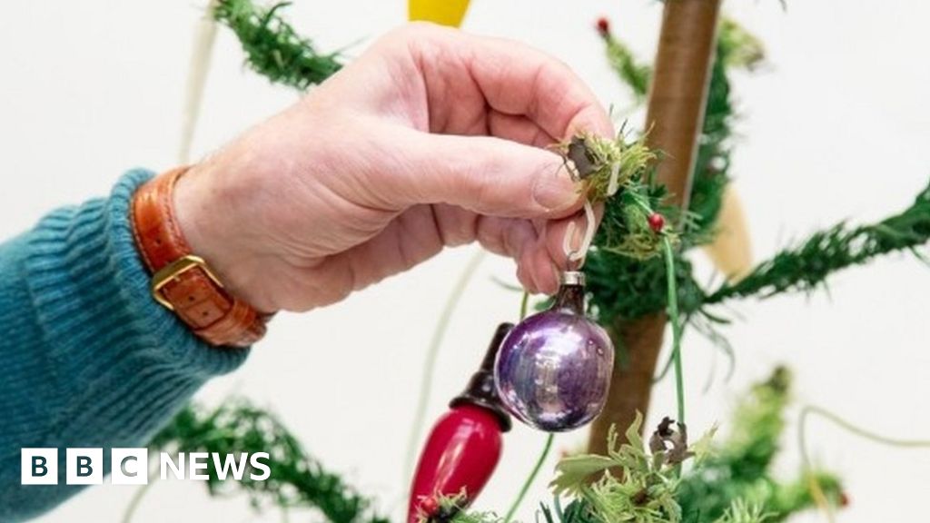 Christmas tree bought in 1937 sells for £150 in Derbyshire