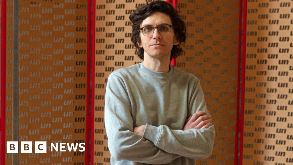 Venice Biennale: Cardiff mum joins art show daily from flat - BBC News