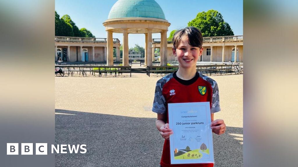 Norwich runner, 11, gets certificate for 250th Junior Parkrun - BBC News
