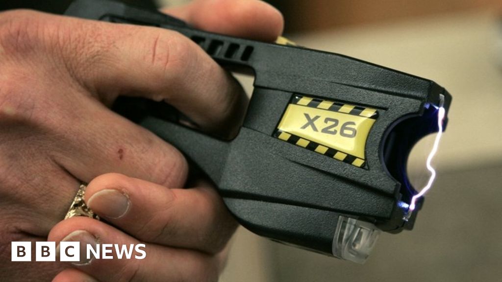 Man dies in police Taser shooting in Warminster - BBC News