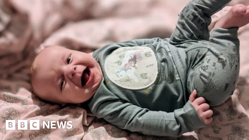 Hunter Martin: Jury finds baby should not have been discharged - BBC News