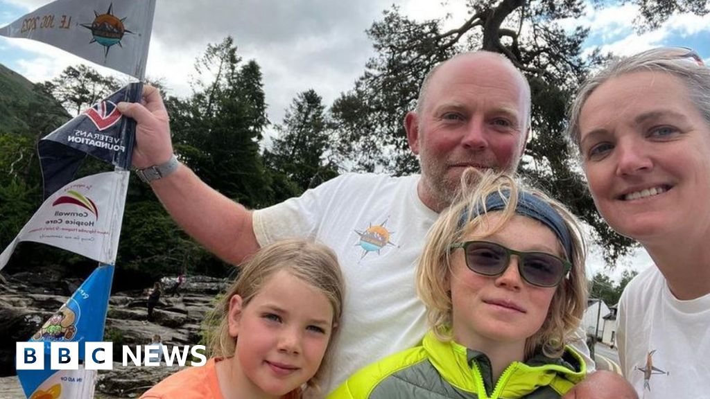 Cornish family of four cycle from Land's End to John O'Groats - BBC News