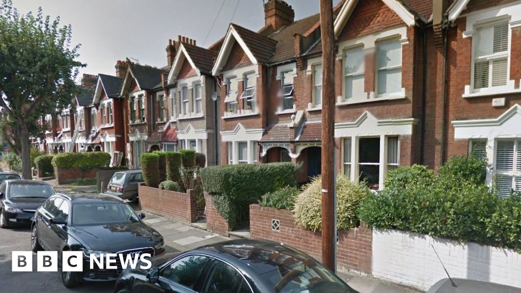 Tooting stabbing: Lewis Elwin named as victim of attack - BBC News