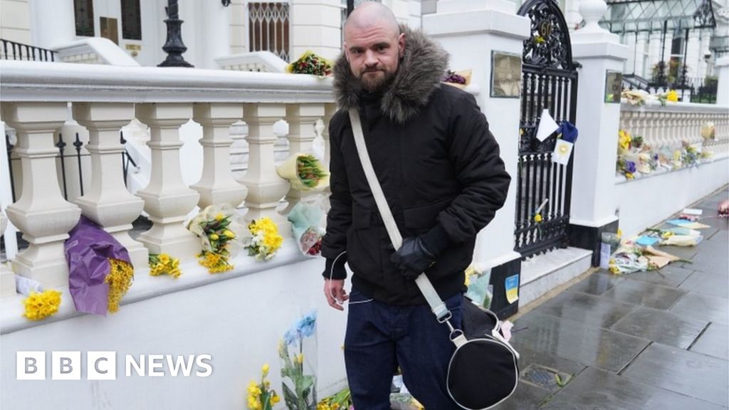 Andover man Alex Pickett pledges to fight alongside Ukraine forces ...