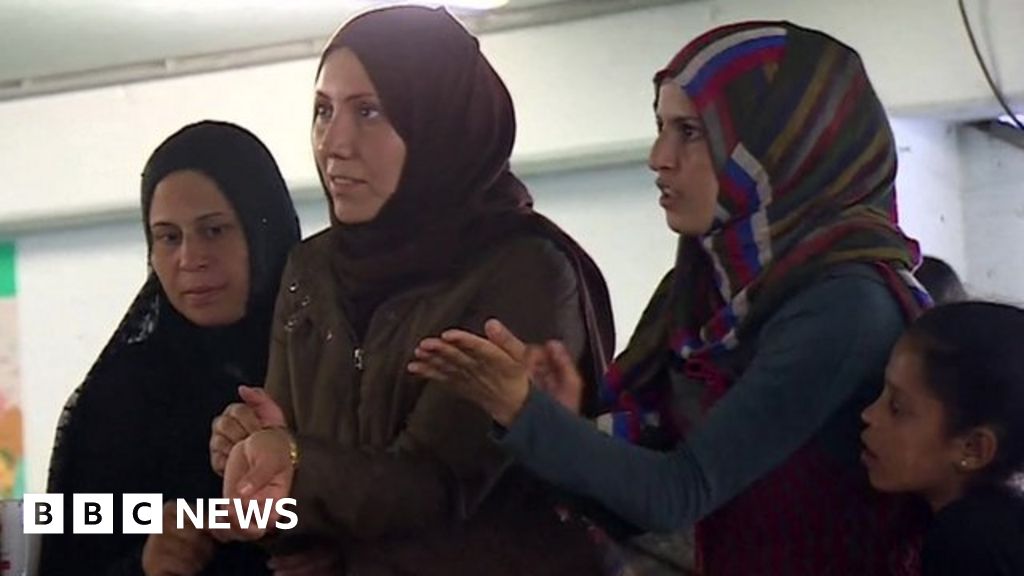 Urgent talks to be held on migrant crisis - BBC News