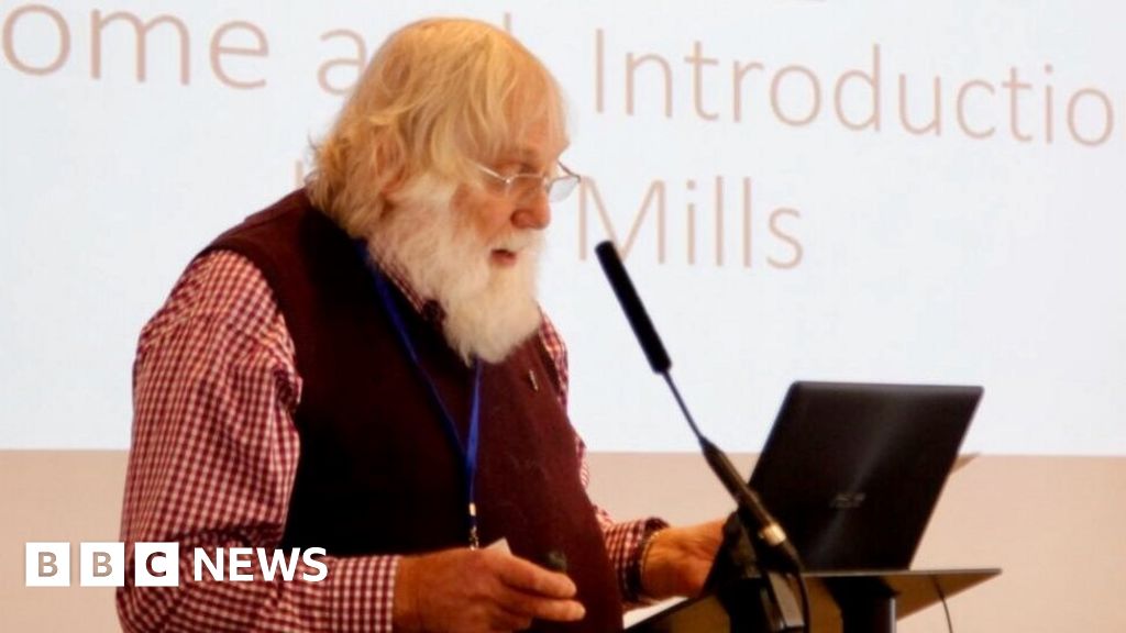 Terminally ill MBE winner to receive award in pub