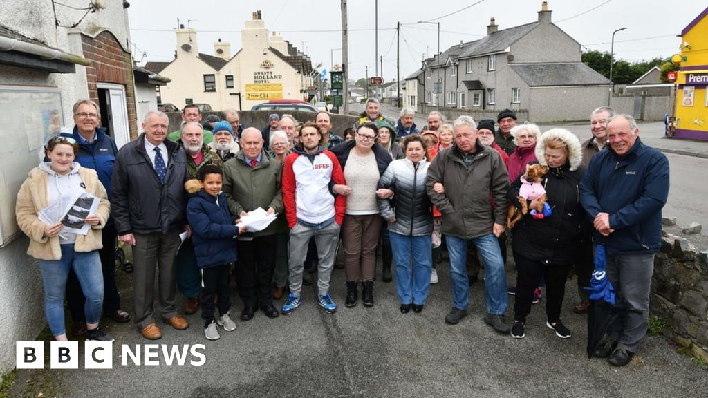 Anglesey villagers promised action over speeding - BBC News