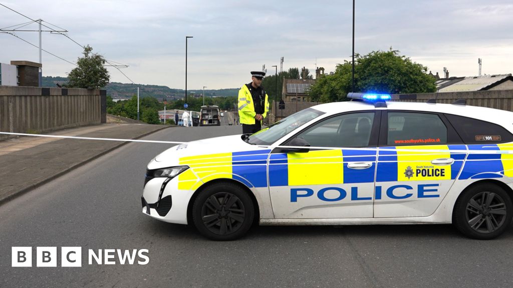 Sheffield street fight: Police make 25 arrests after Woodbourn Road ...