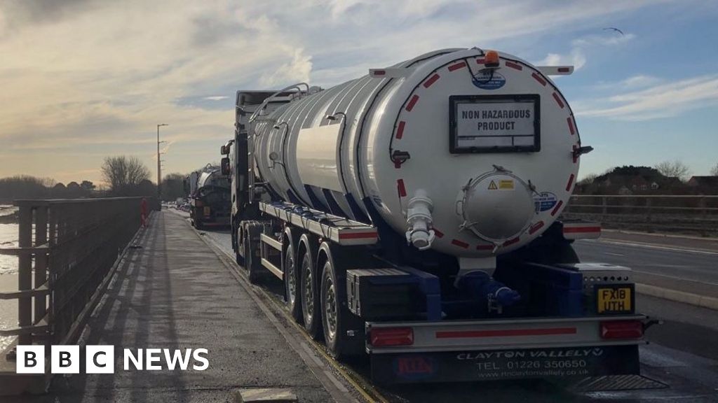 Portsmouth: Warning as seven-day sewer fix gets under way - BBC News