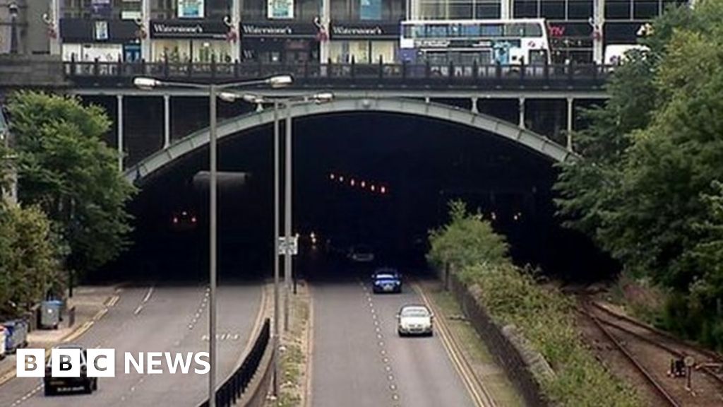 Plans for Aberdeen bridge safety barrier - BBC News