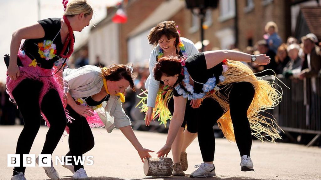 Stilton cheese rolling - what's it all about? - BBC News
