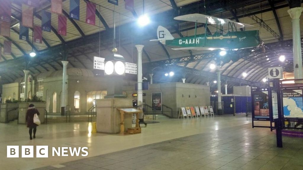 Diana Johnson MP in bid to keep Amy Johnson replica plane in Hull - BBC ...