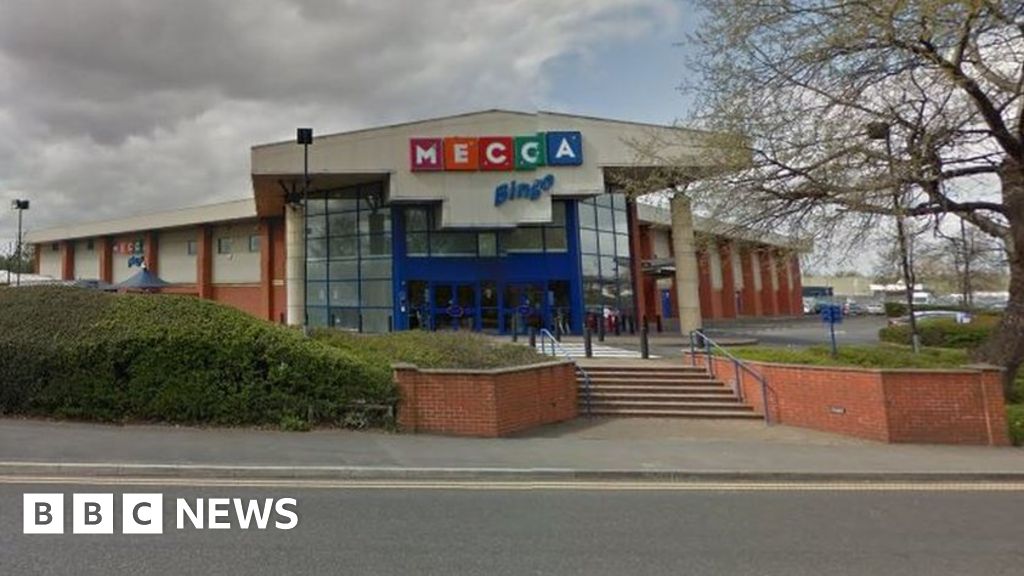 Leeds bingo hall raid: Armed robbers threaten staff