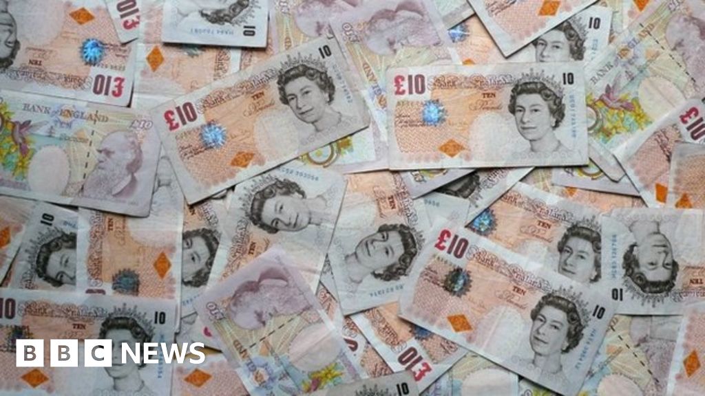 Ten arrested in £4m VAT and money laundering fraud - BBC News