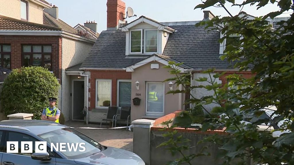 Dublin: Man charged with murder of wife - BBC News