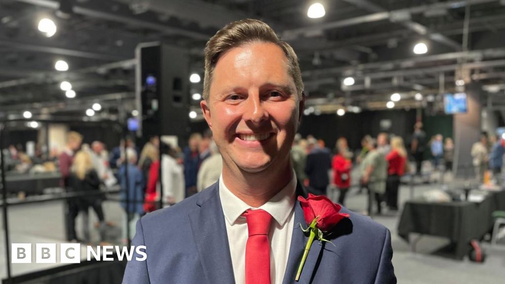 Lee Pitcher: MP uses maiden speech to recall being homeless - BBC News